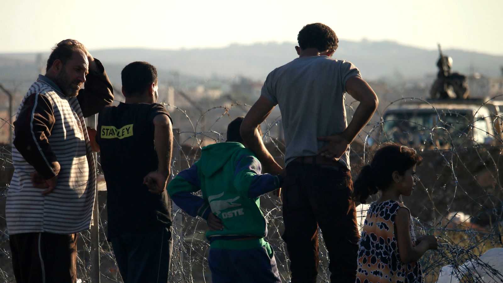 Hundreds of thousands flee Syria amid renewed regime offensive | World ...