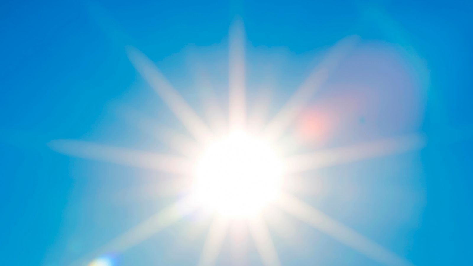 UK weather: Hottest day of the year as mercury hits 33.3C