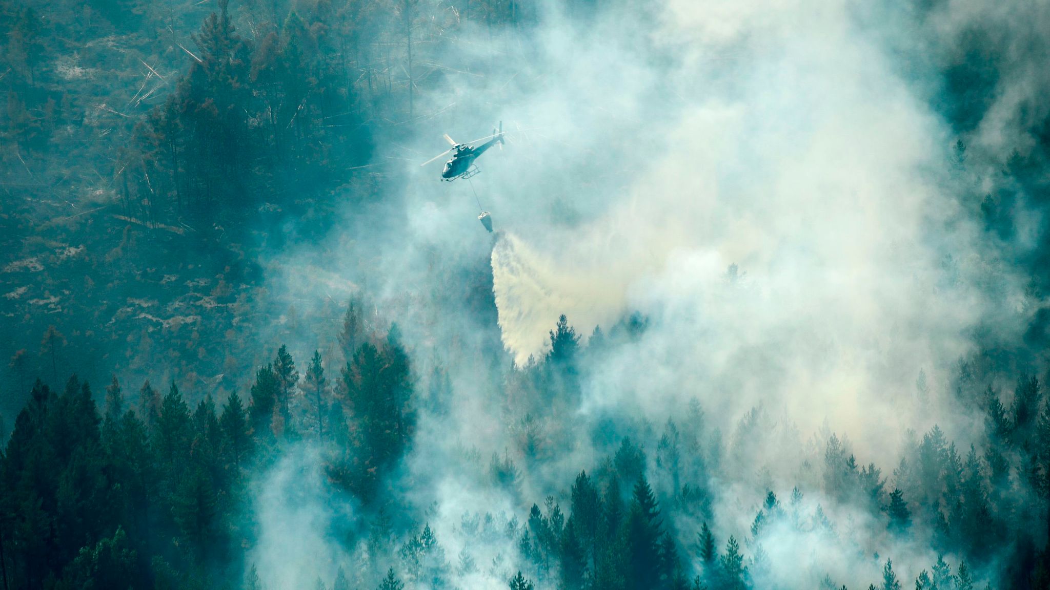 Arctic Circle wildfires rage on as blistering heat takes hold of ...