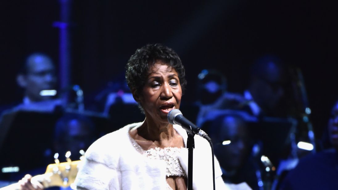Soul singer Aretha Franklin 'seriously ill' and 'surrounded by family ...