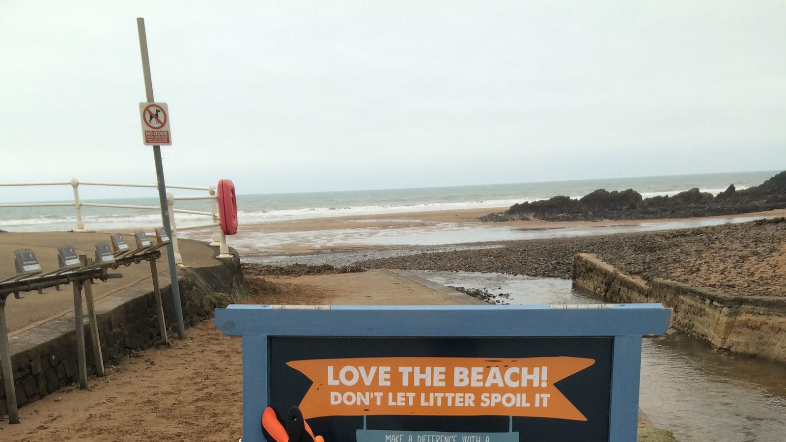 #2minutebeachclean campaign reducing waste on the country's beaches ...