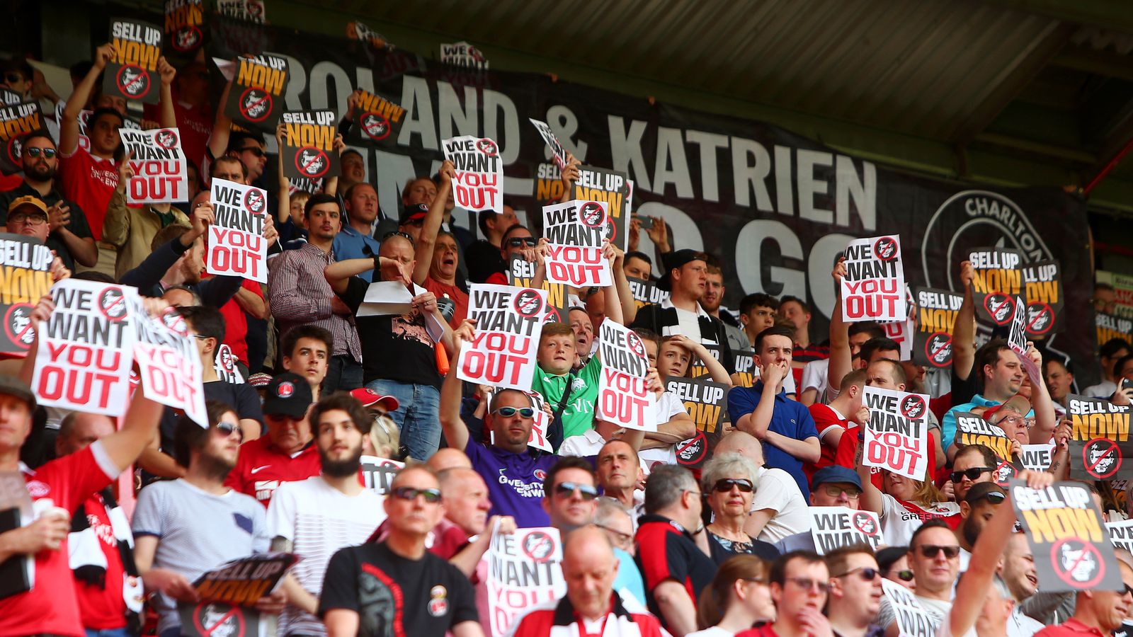 Charlton fans delay League One match by throwing crisp packets on pitch ...