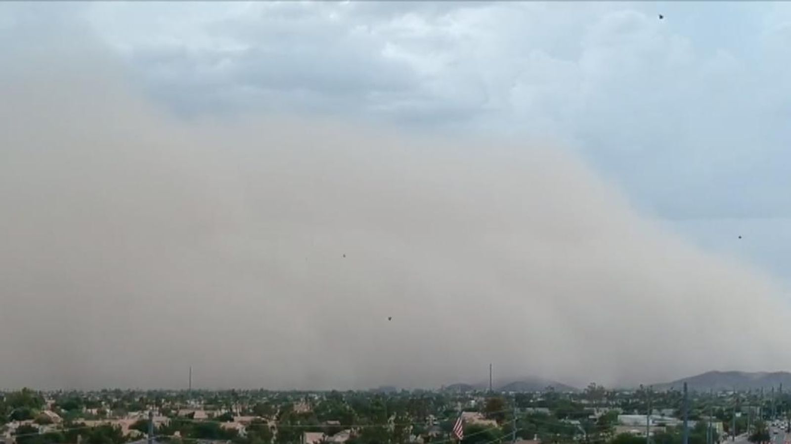 Enormous dust storm menaces Phoenix, Arizona | US News | Sky News