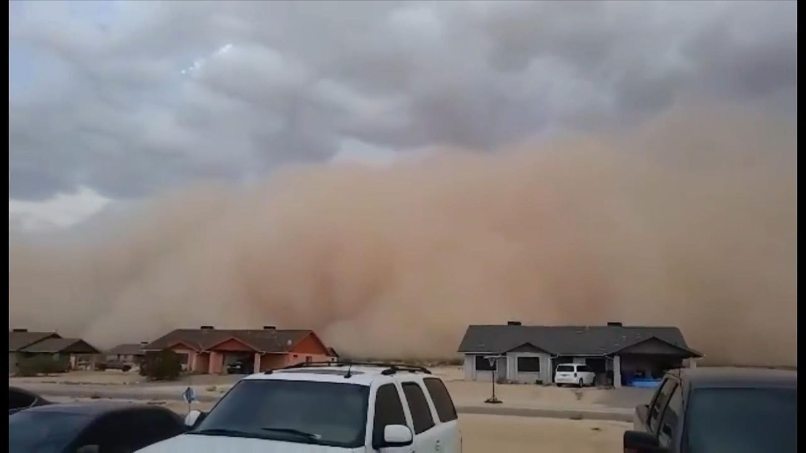 Giant dust storm engulfs Phoenix | US News | Sky News