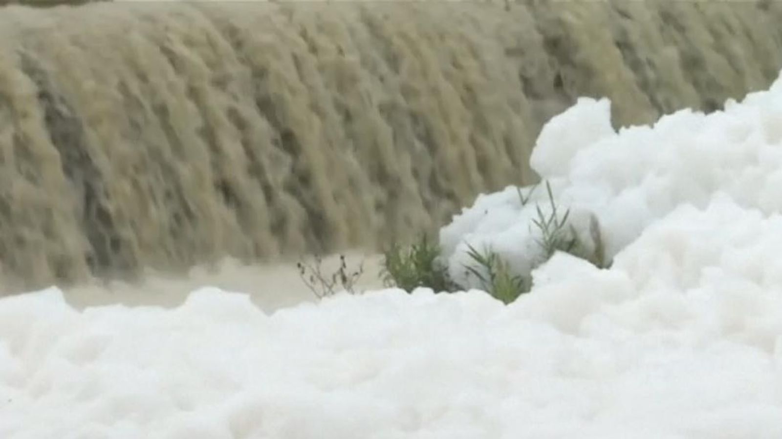Toxic froth overcomes Indian river | News UK Video News | Sky News