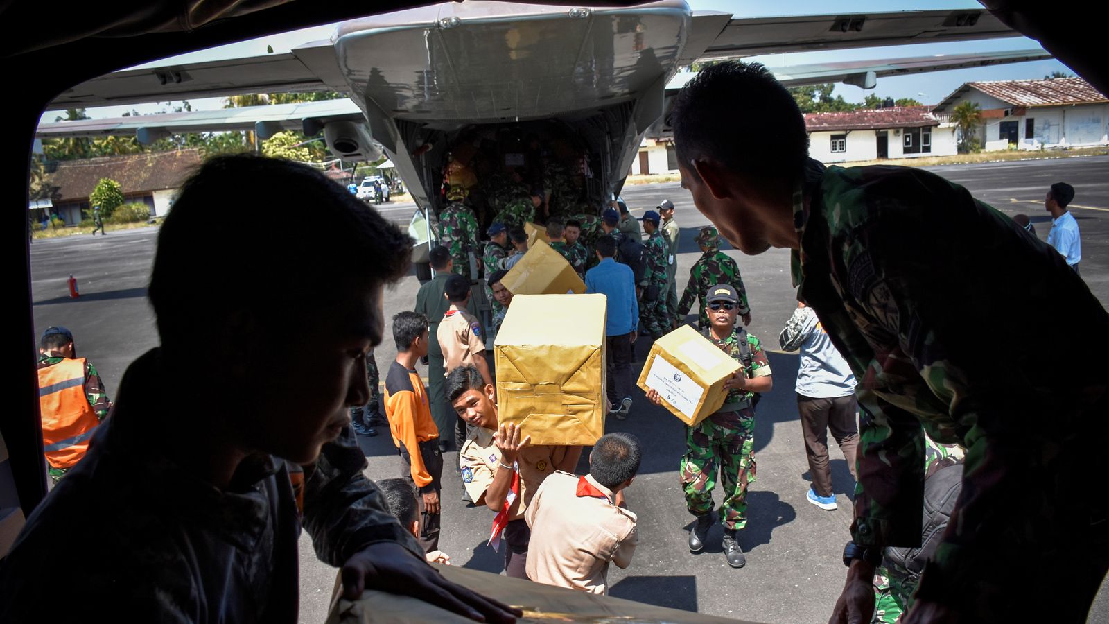 Lombok earthquake: Number killed on Indonesia tourist island rises to ...