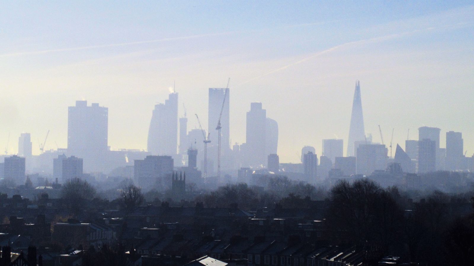 Low levels of pollution linked to changes in heart structure | UK News ...