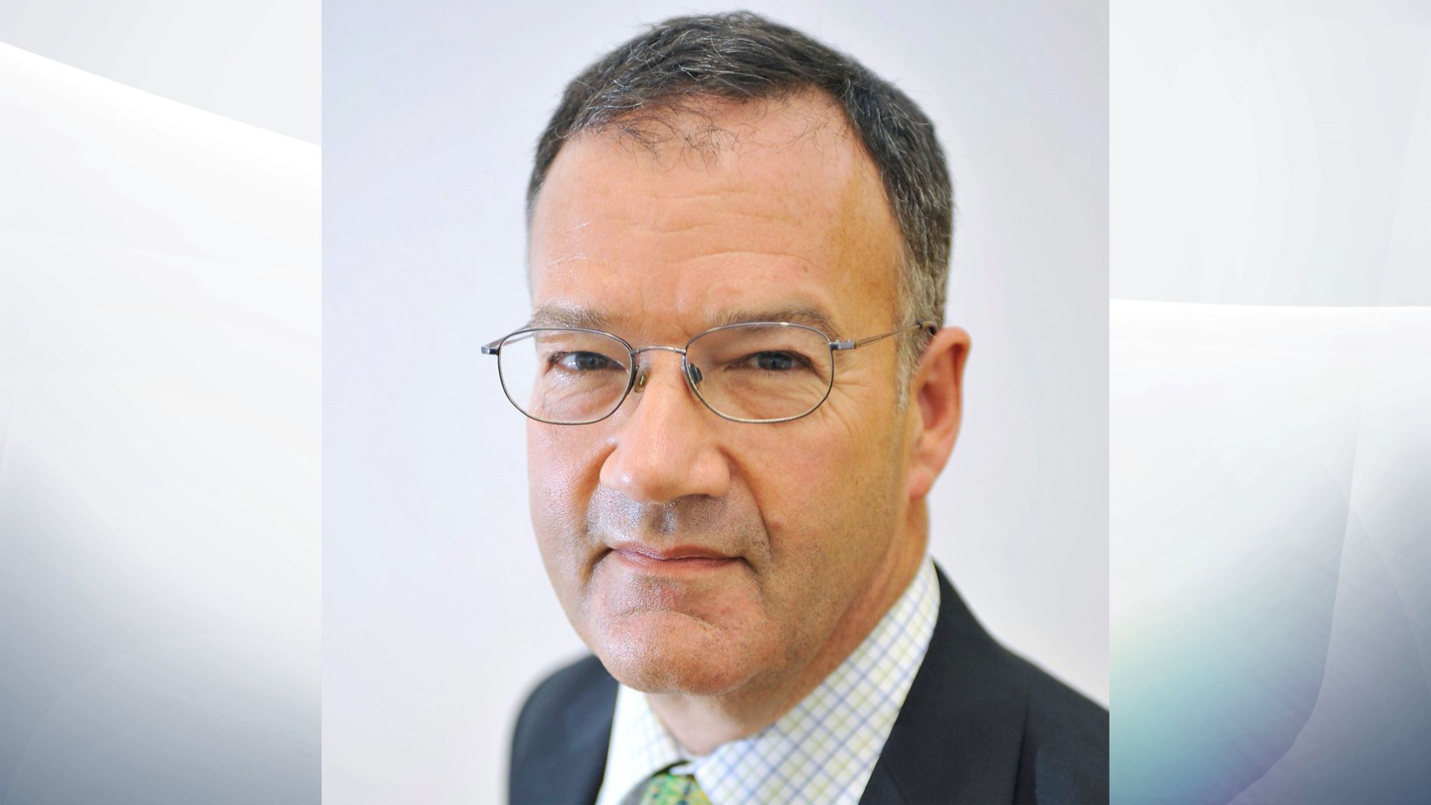 Queen's doctor Peter Fisher dies in cycling collision in London | UK ...