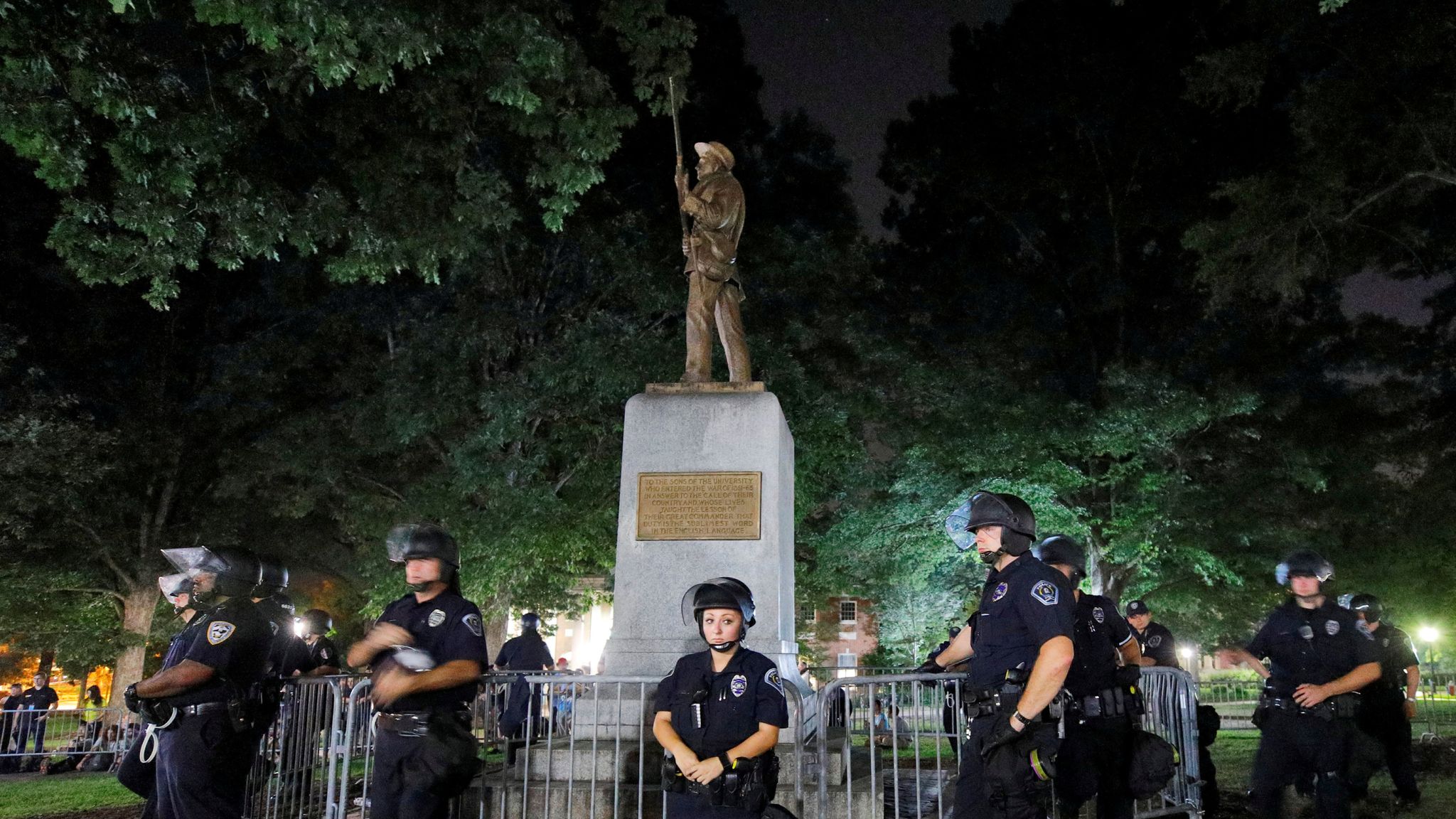 Students tear down 'Silent Sam' Confederate statue in North Carolina ...