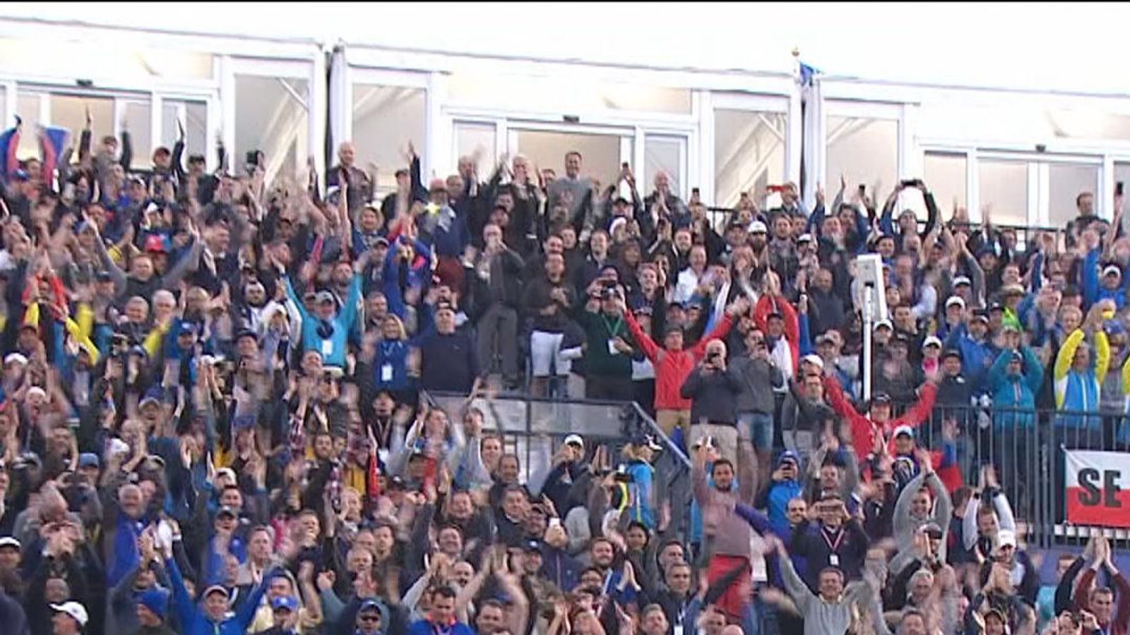Icelandic 'thunder' clap by Ryder Cup crowd | World News | Sky News