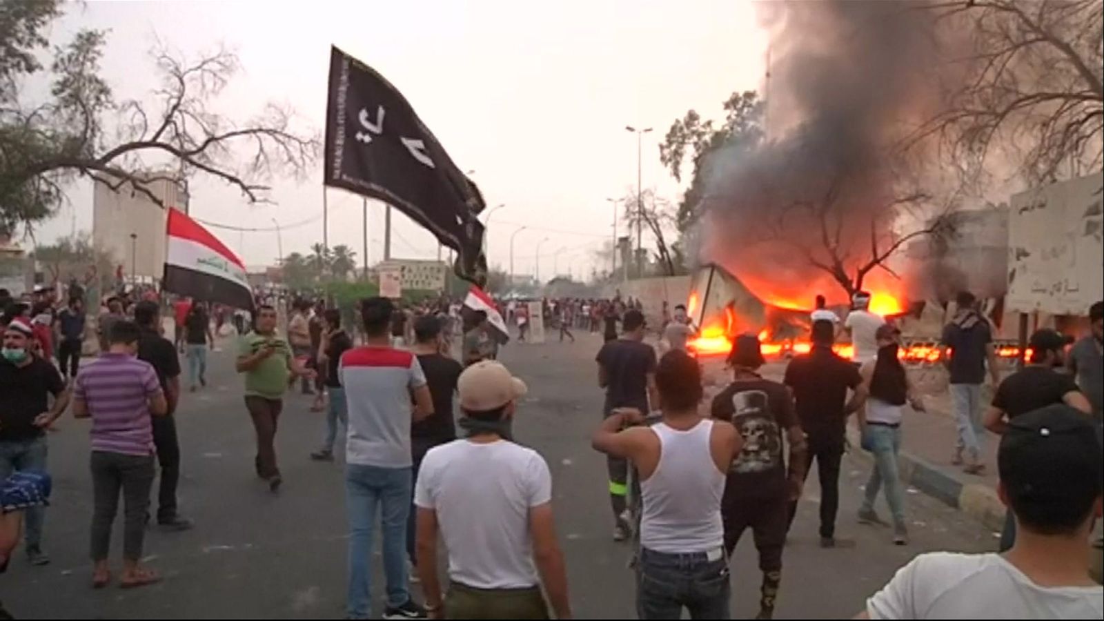 Government building set on fire by protesters in Basra, Iraq | Politics ...