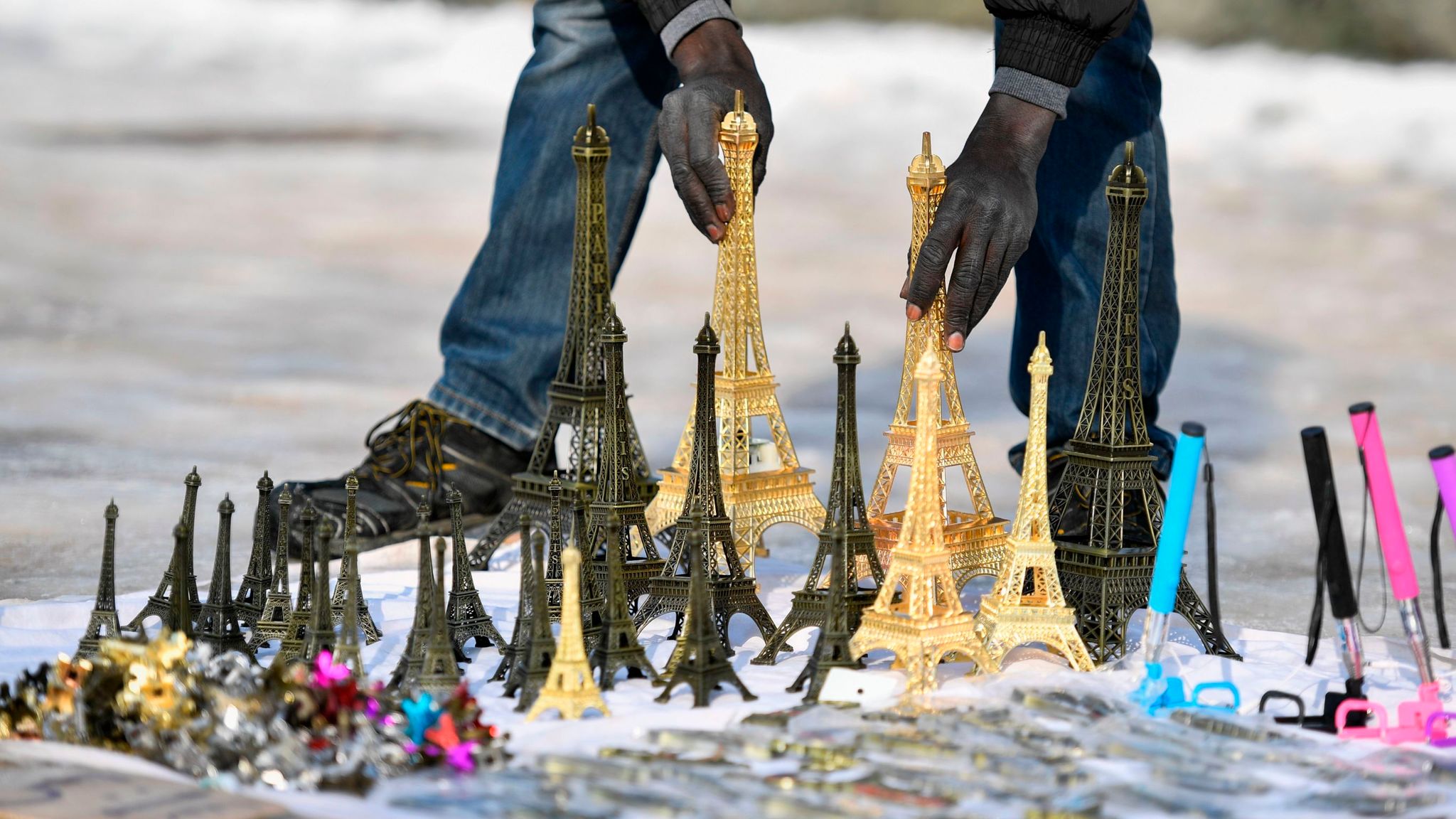 Paris police 'smash' illegal immigrant gang selling mini Eiffel towers ...