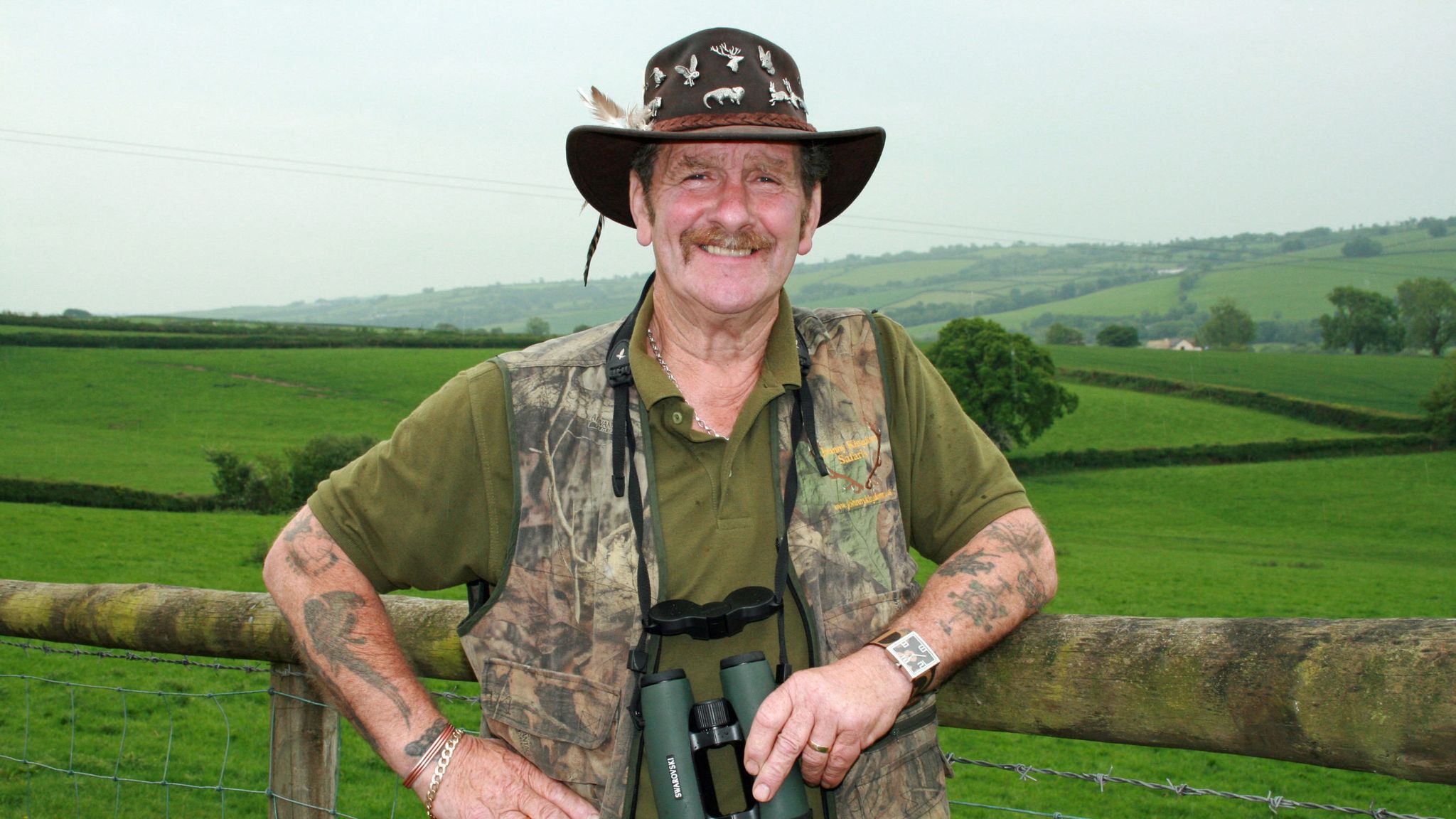 Wildlife presenter Johnny Kingdom dies at 79 after 'digger accident' on ...