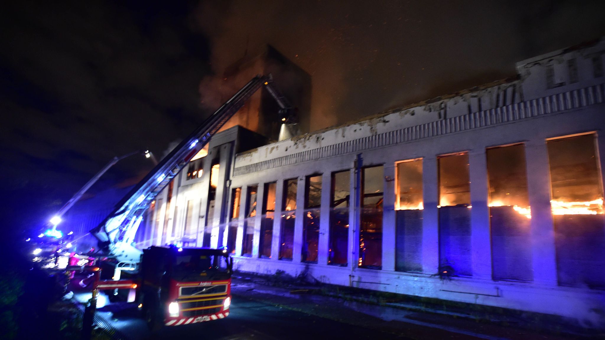 Fire crews battle large blaze at Liverpool's Littlewoods building | UK ...