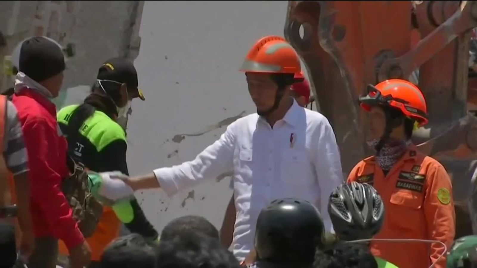 Help starts to arrive for tsunami victims | News UK Video News | Sky News