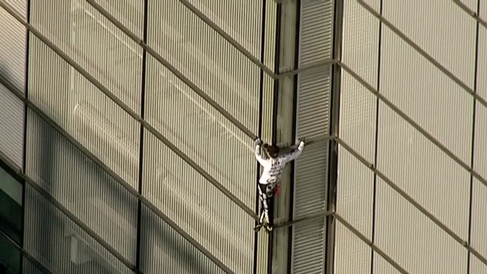 'Spiderman' tackles tower in central London | News UK Video News | Sky News