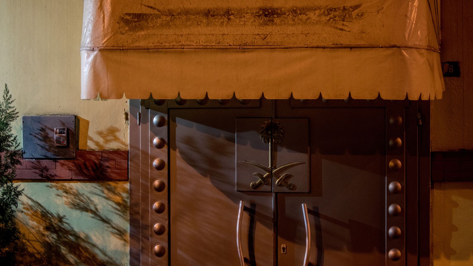 Jamal Khashoggi: Donald Trump says 'rogue killers' may be behind Saudi ...