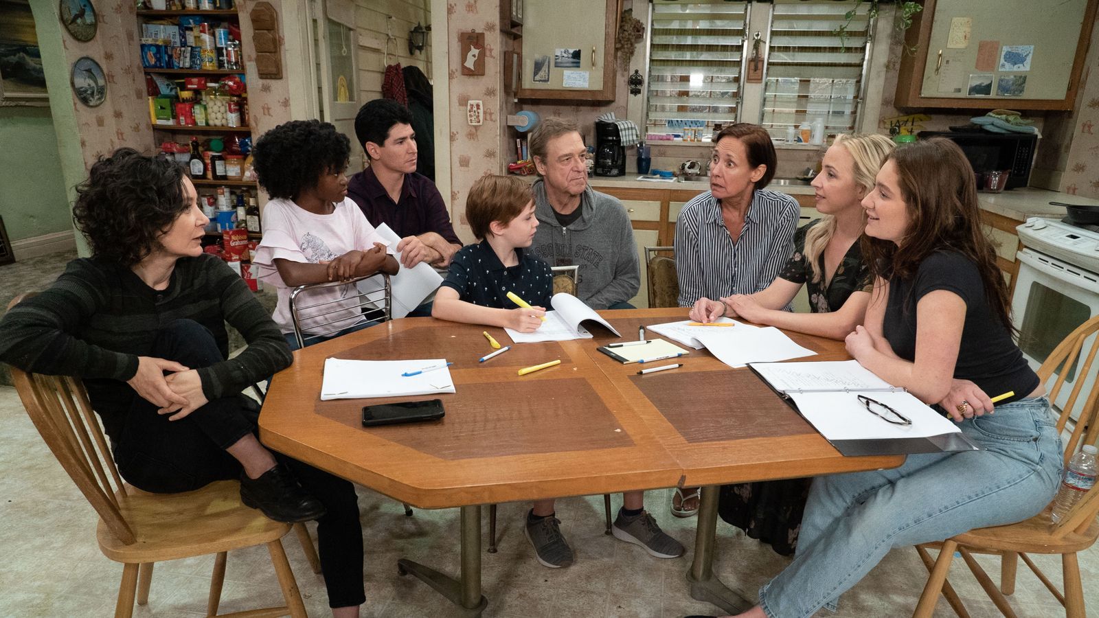 Roseanne Barrs Character Killed Off In First Episode Of Sitcom Reboot Ents And Arts News Sky News