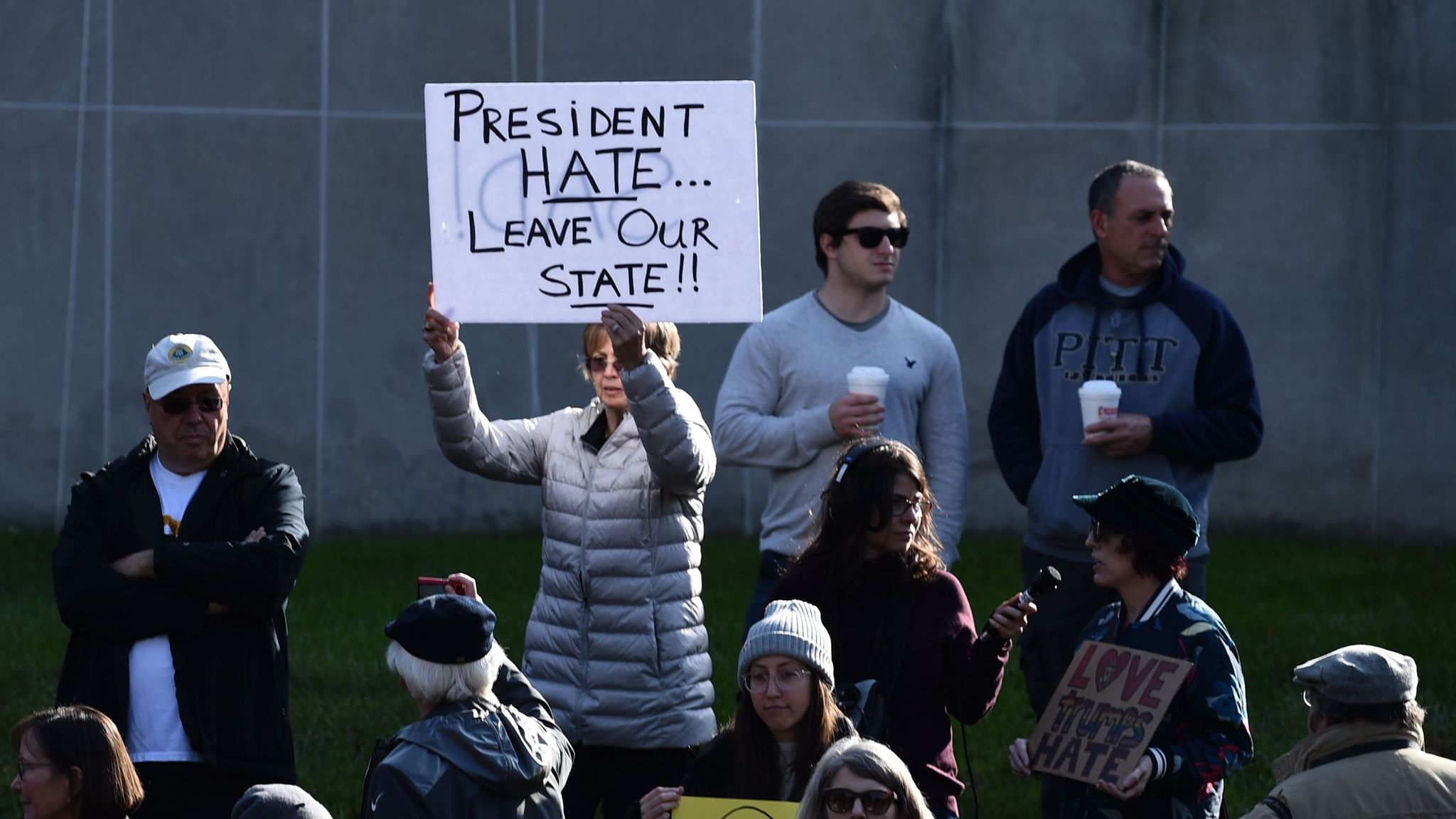 Protests as Trump visits Pittsburgh after synagogue massacre | US News ...