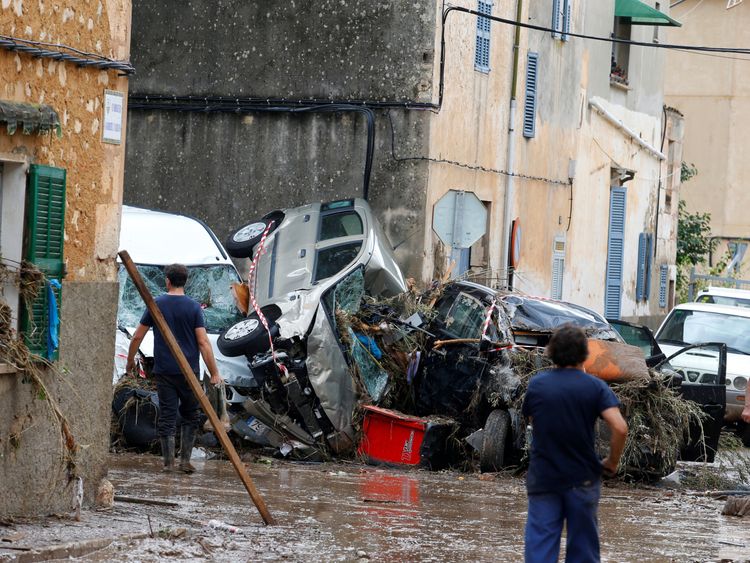 Rafael Nadal helps with clean-up after deadly Majorca floods