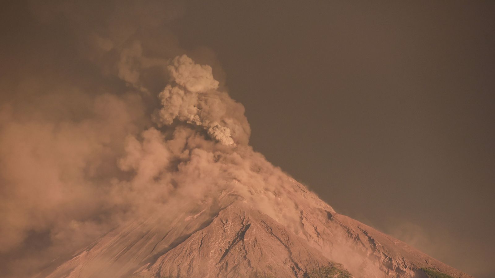 'Volcano of Fire': Thousands evacuated as Guatemala's Fuego erupts ...