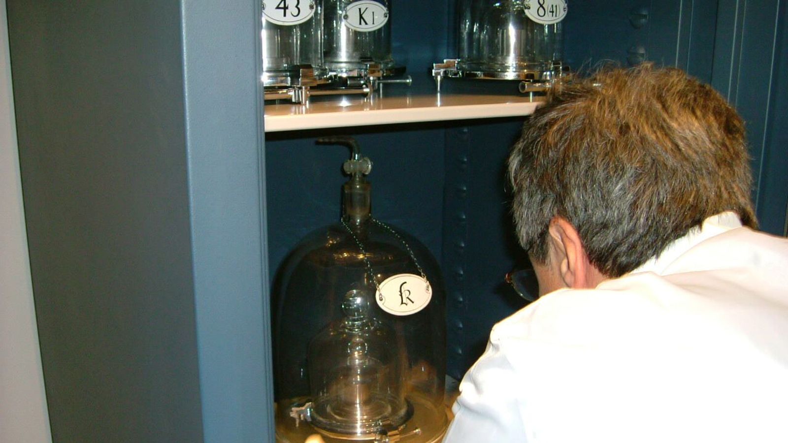 Heavy heart as kilograms get redefined | Science, Climate & Tech News ...