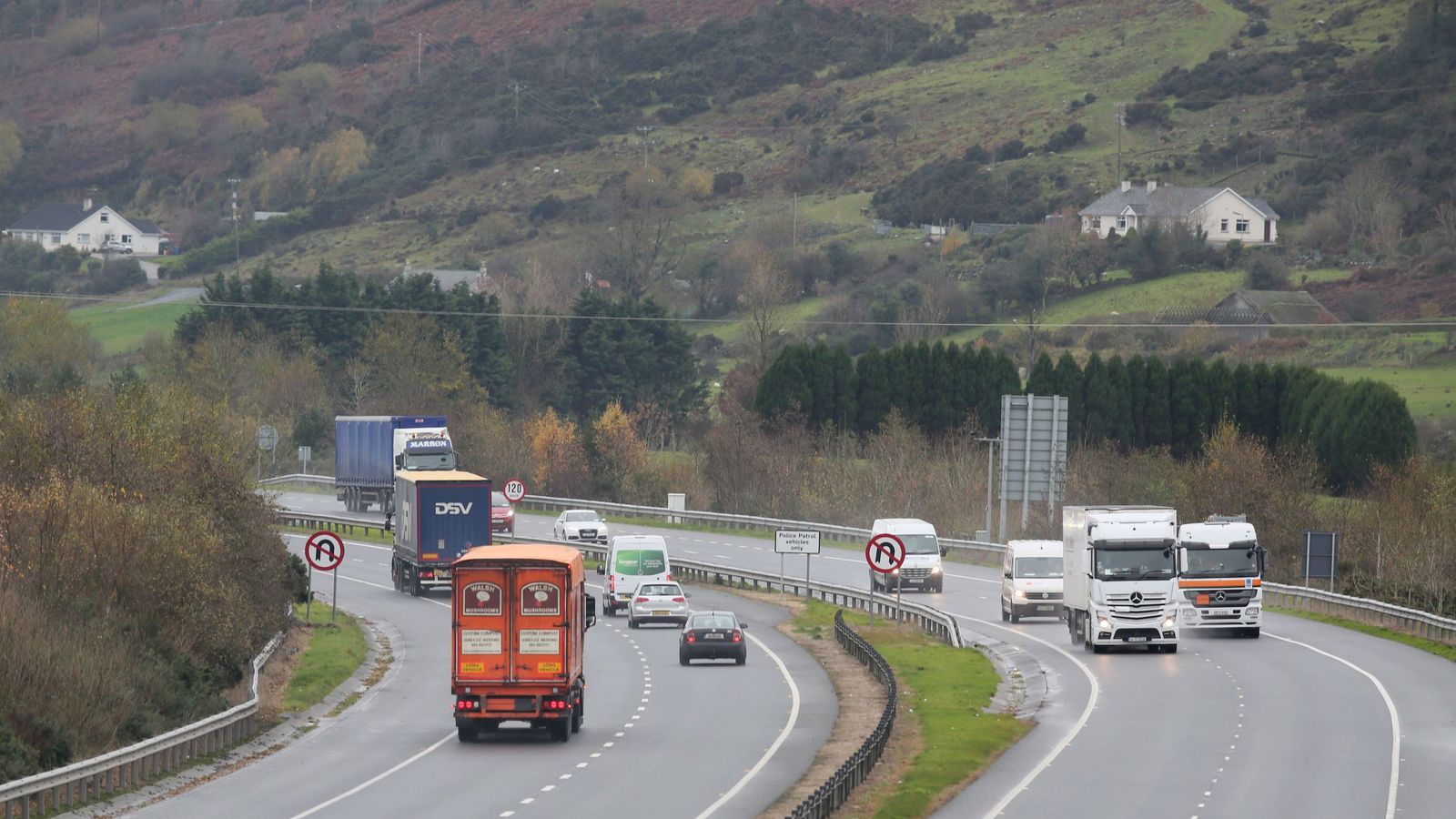 Theresa May contemplates scrapping Irish backstop to appease Brexiteers ...