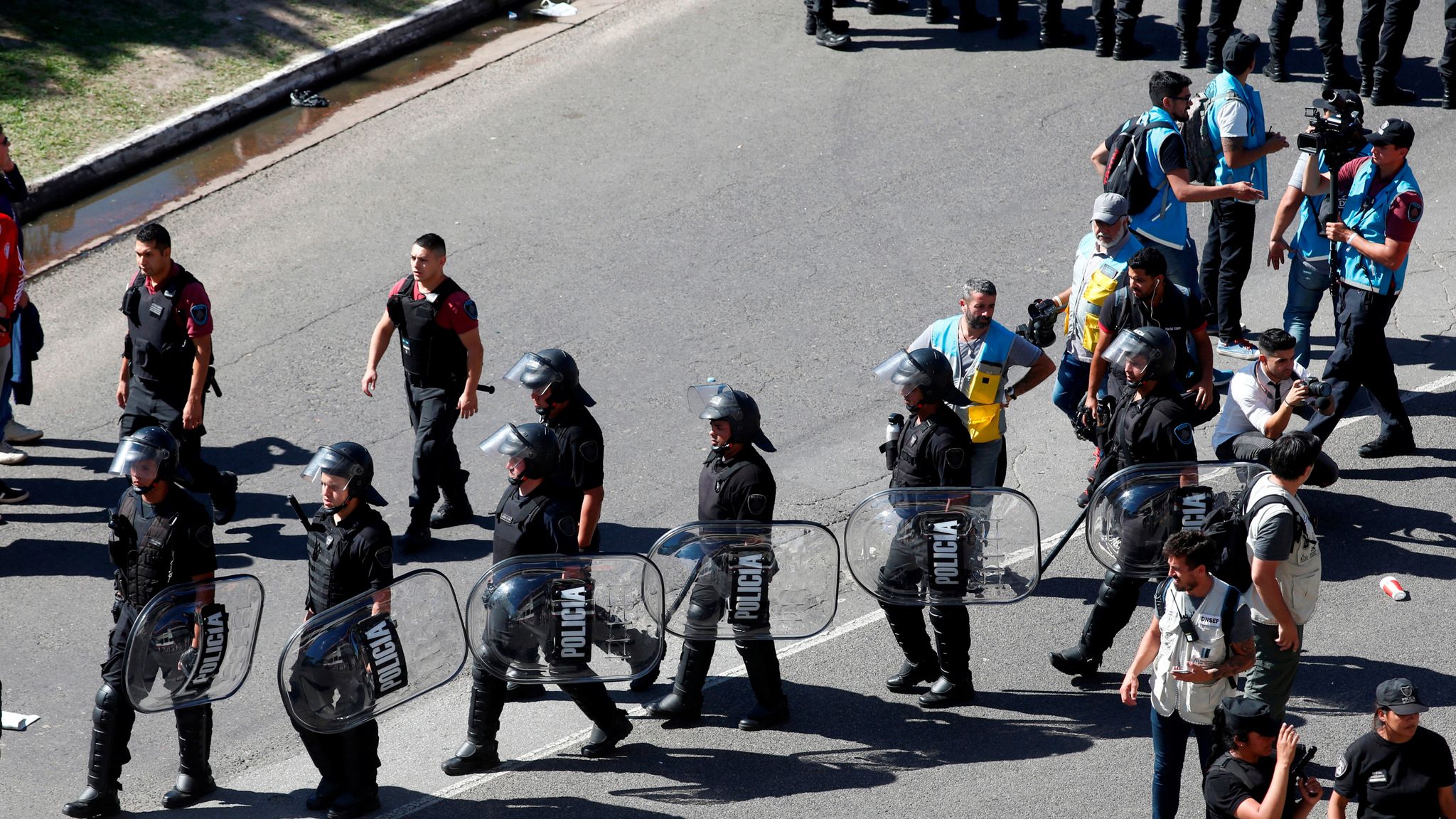 Copa Libertadores final off after River Plate fans attack Boca Juniors ...