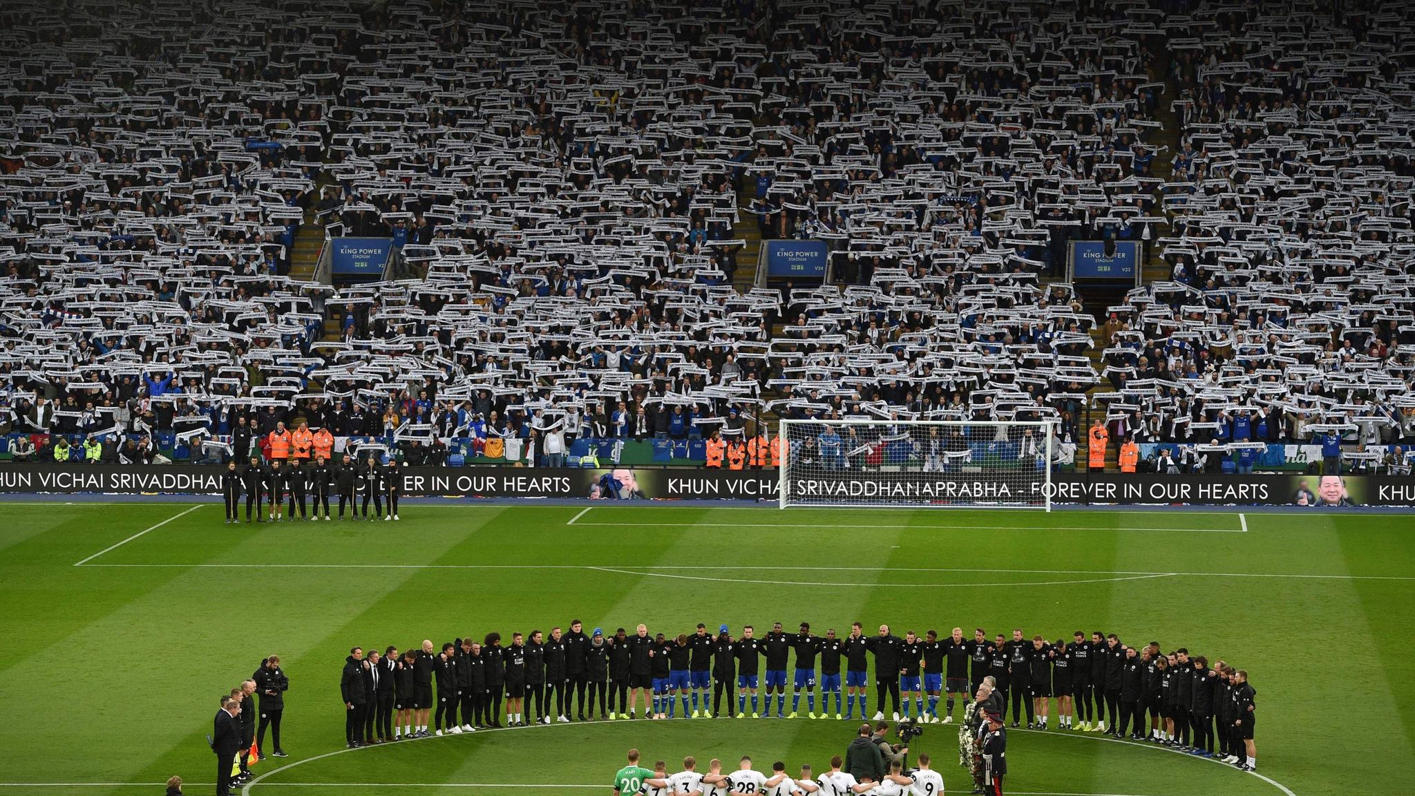 Thousands of Leicester City fans take part in tribute walk to remember ...