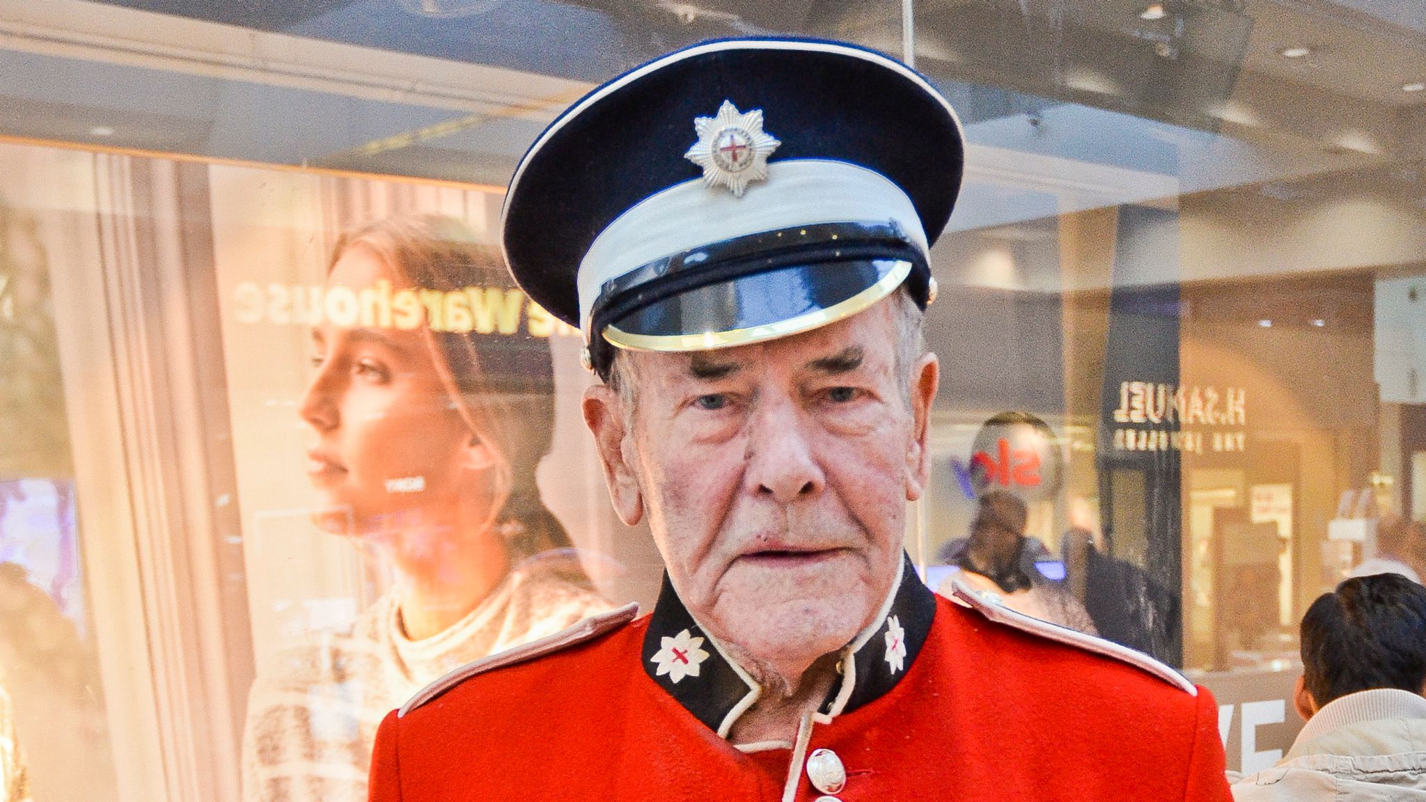 Thieves steal £1,500 from war veteran Maurice Bastable's poppy ...