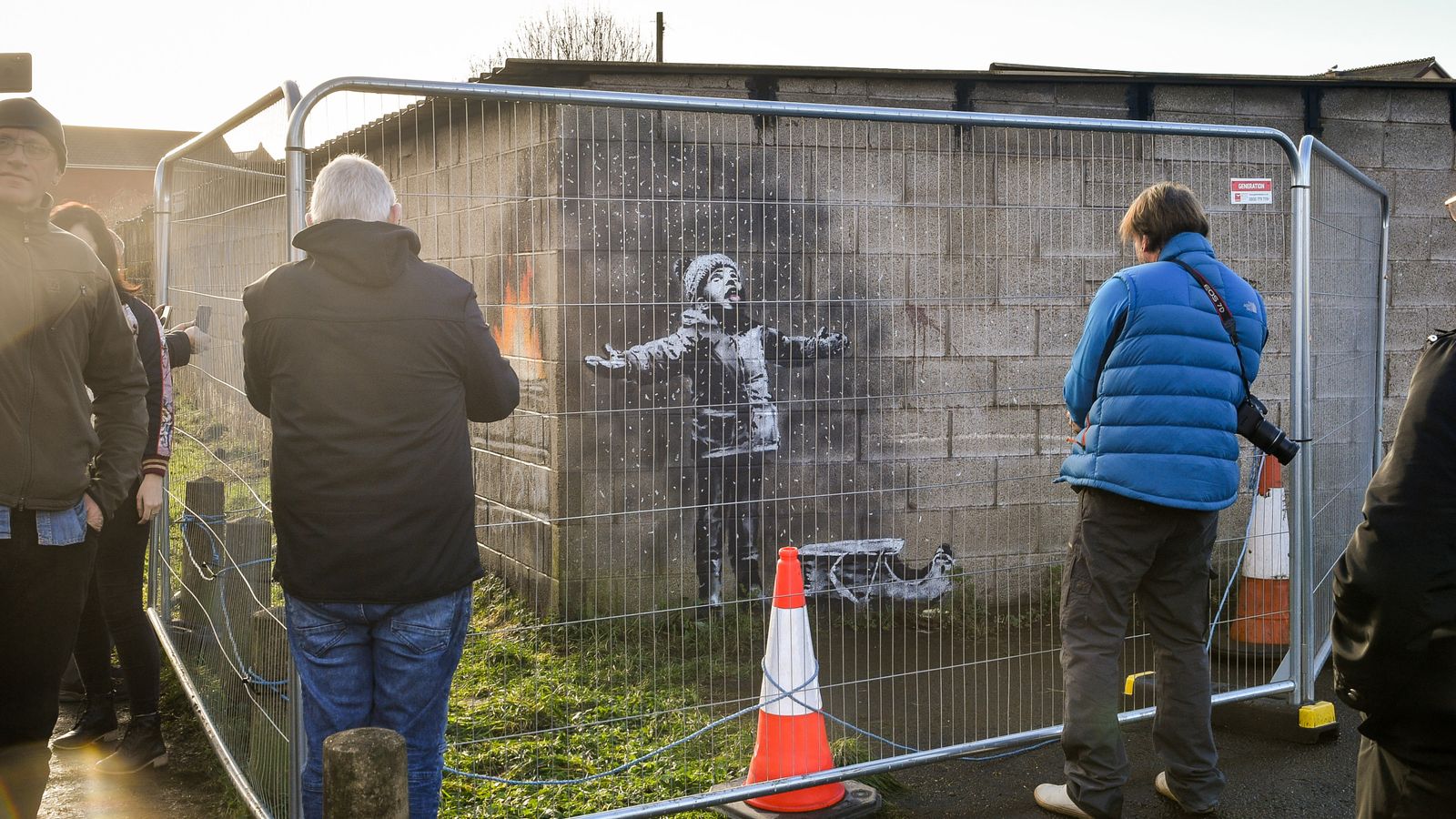 New Banksy mural gets 24-hour guard to protect from crowds | UK News ...