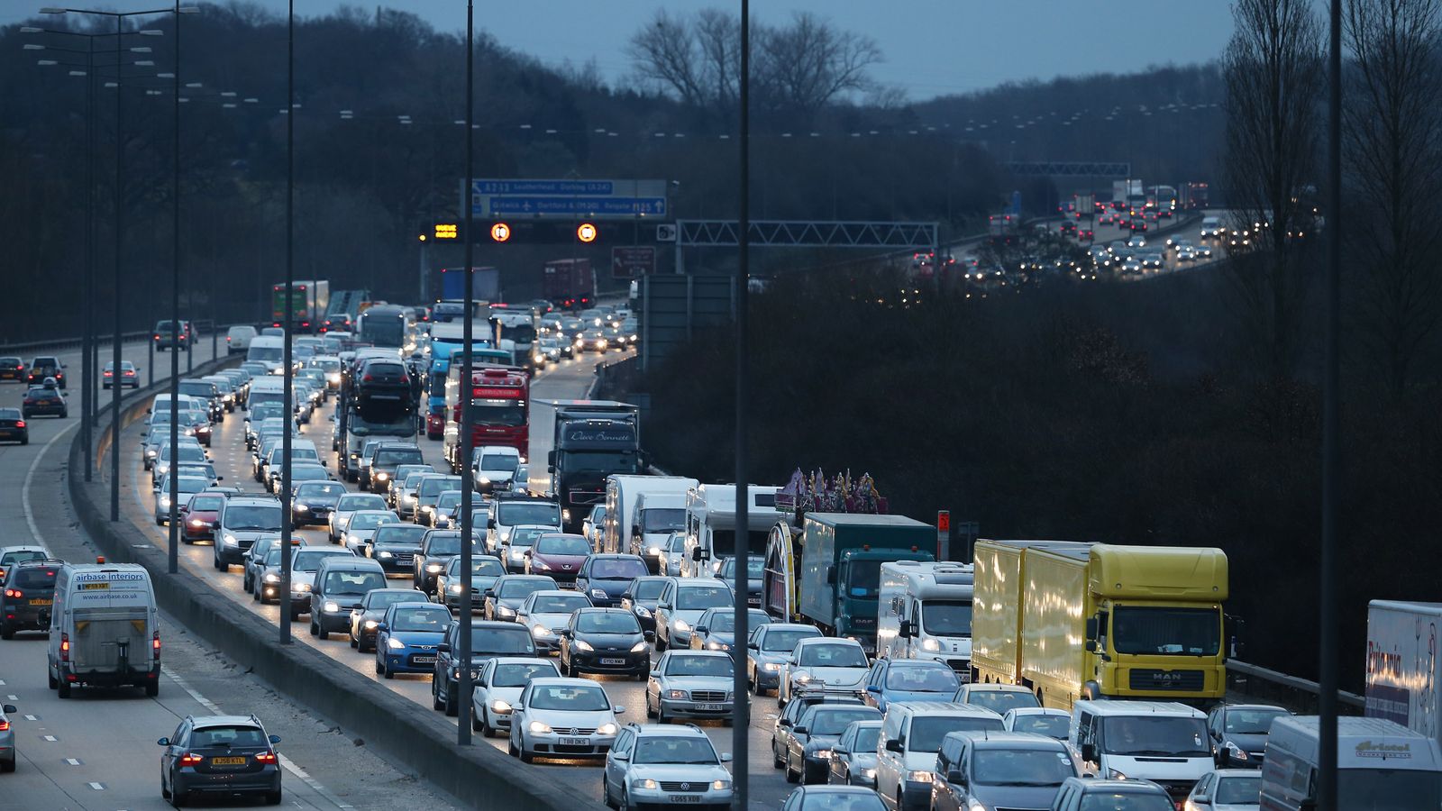 Easter getaway traffic: The busiest UK roads this weekend | UK News ...