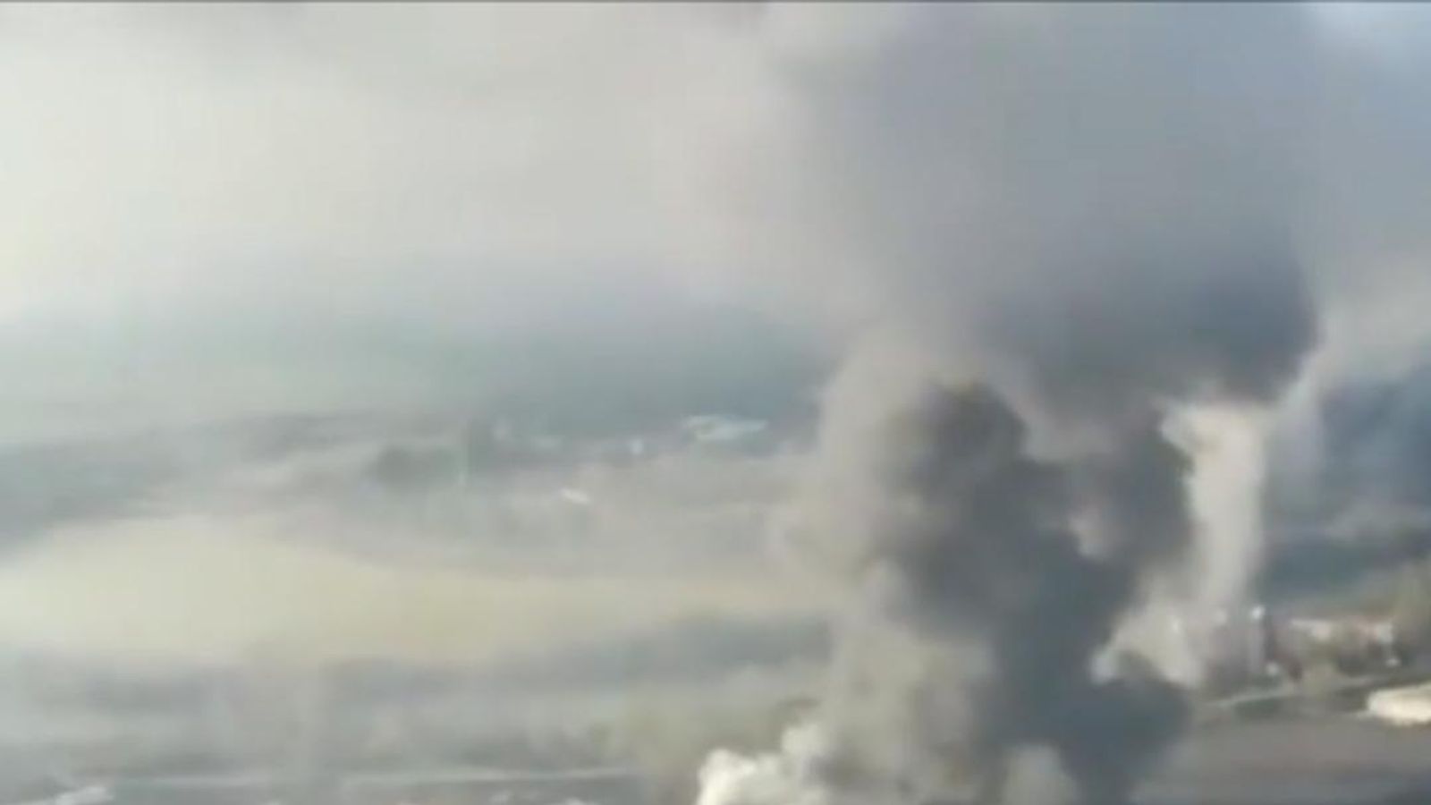 Fire sends plumes of smoke over Rome | World News | Sky News