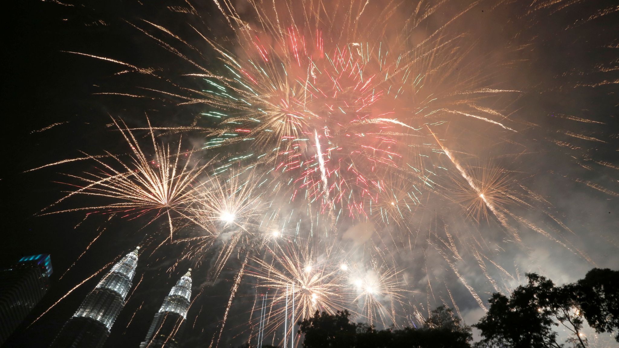 In pictures: Dazzling fireworks as the world welcomes in 2019 | World ...