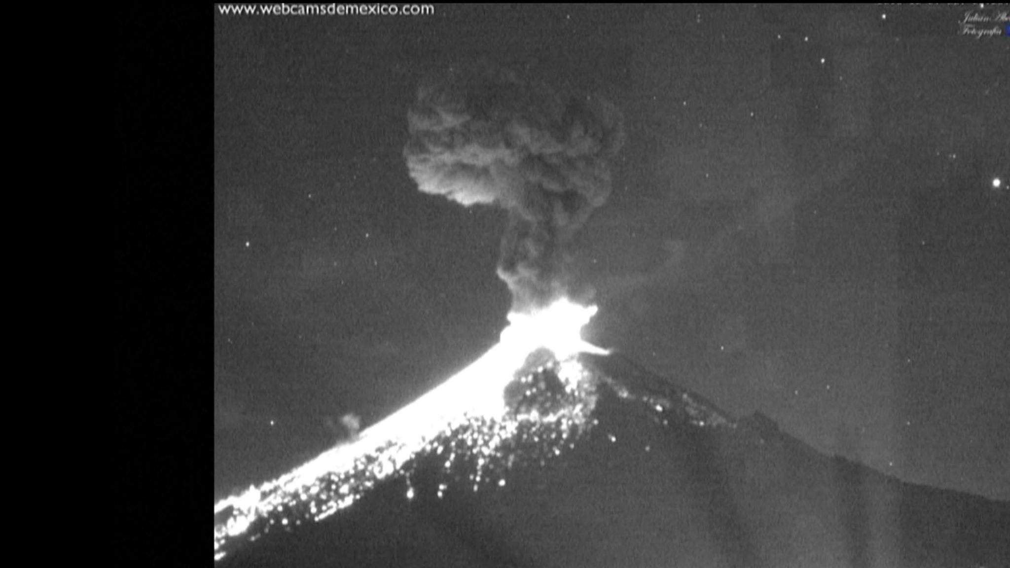 Mexican volcano erupts twice in one hour | World News | Sky News