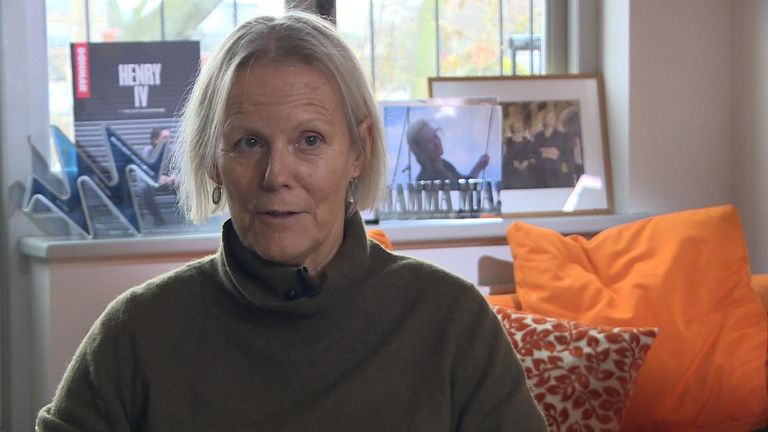 Mamma Mia director sends all-female Shakespeare trilogy to schools ...