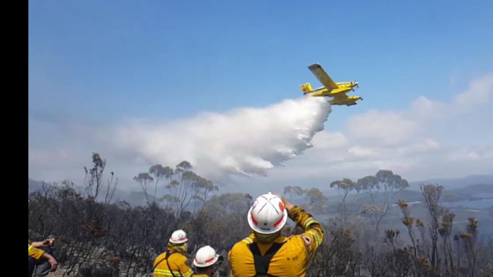 Firefighters tackle Australia wildfires | World News | Sky News