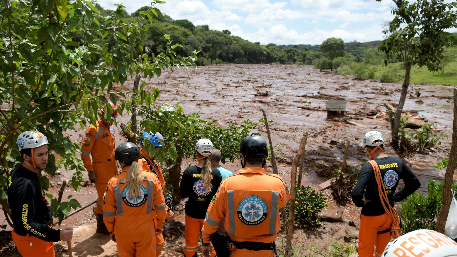Brazil dam rescue resumes after second barrier ruled safe | World News ...