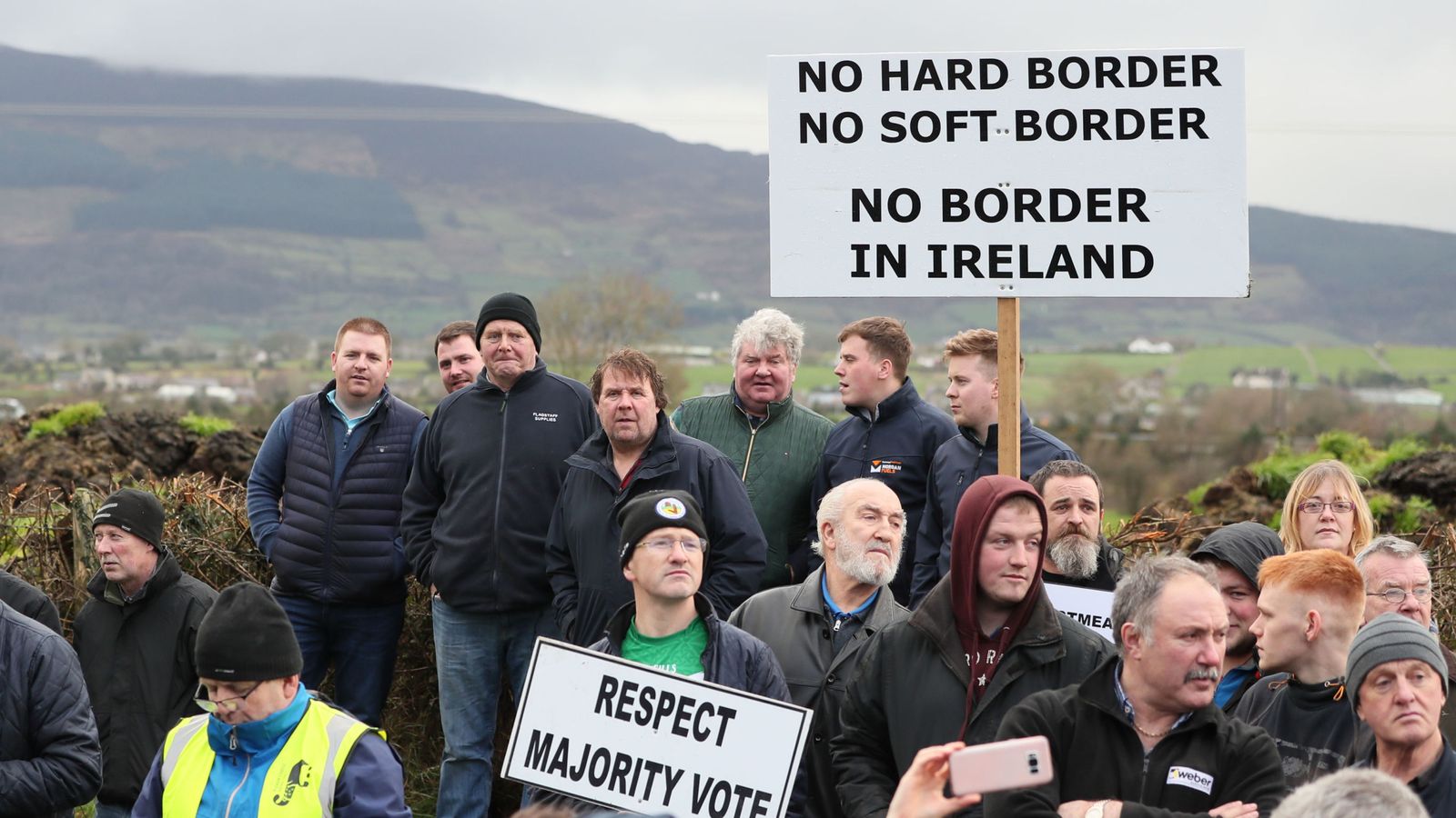 Sinn Fein calls for Irish unity vote as protesters build mock border ...