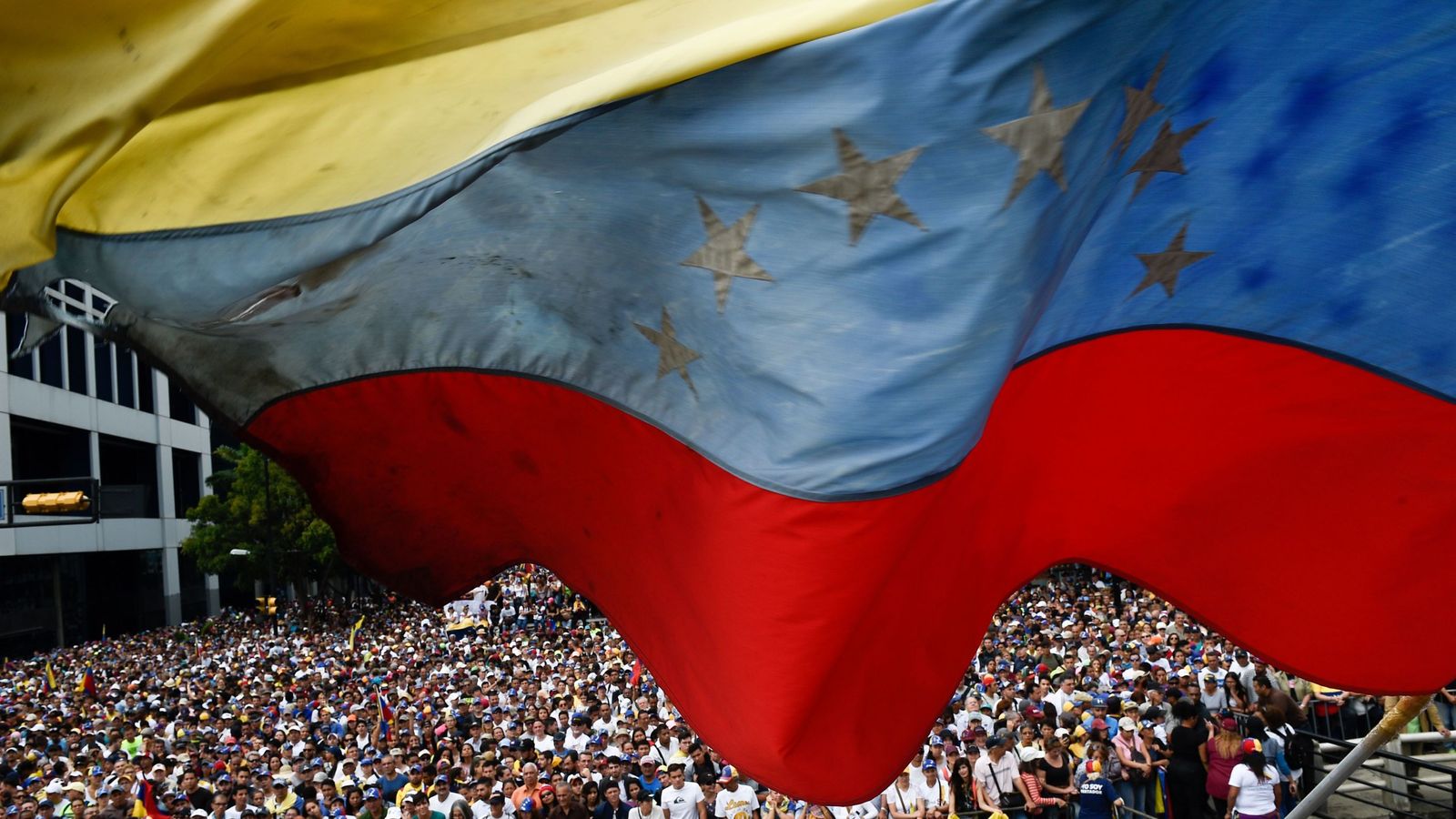 Venezuela crisis: Rich and poor both suffer as Venezuela struggles ...