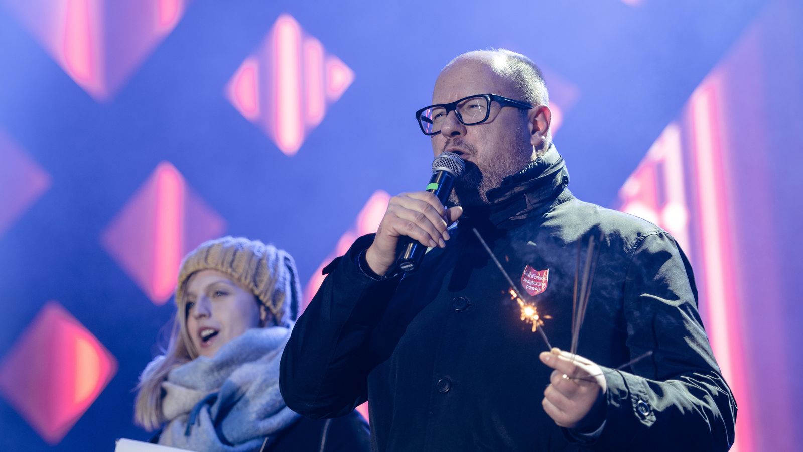 Polish mayor Pawel Adamowicz dies after stabbing at charity event in ...