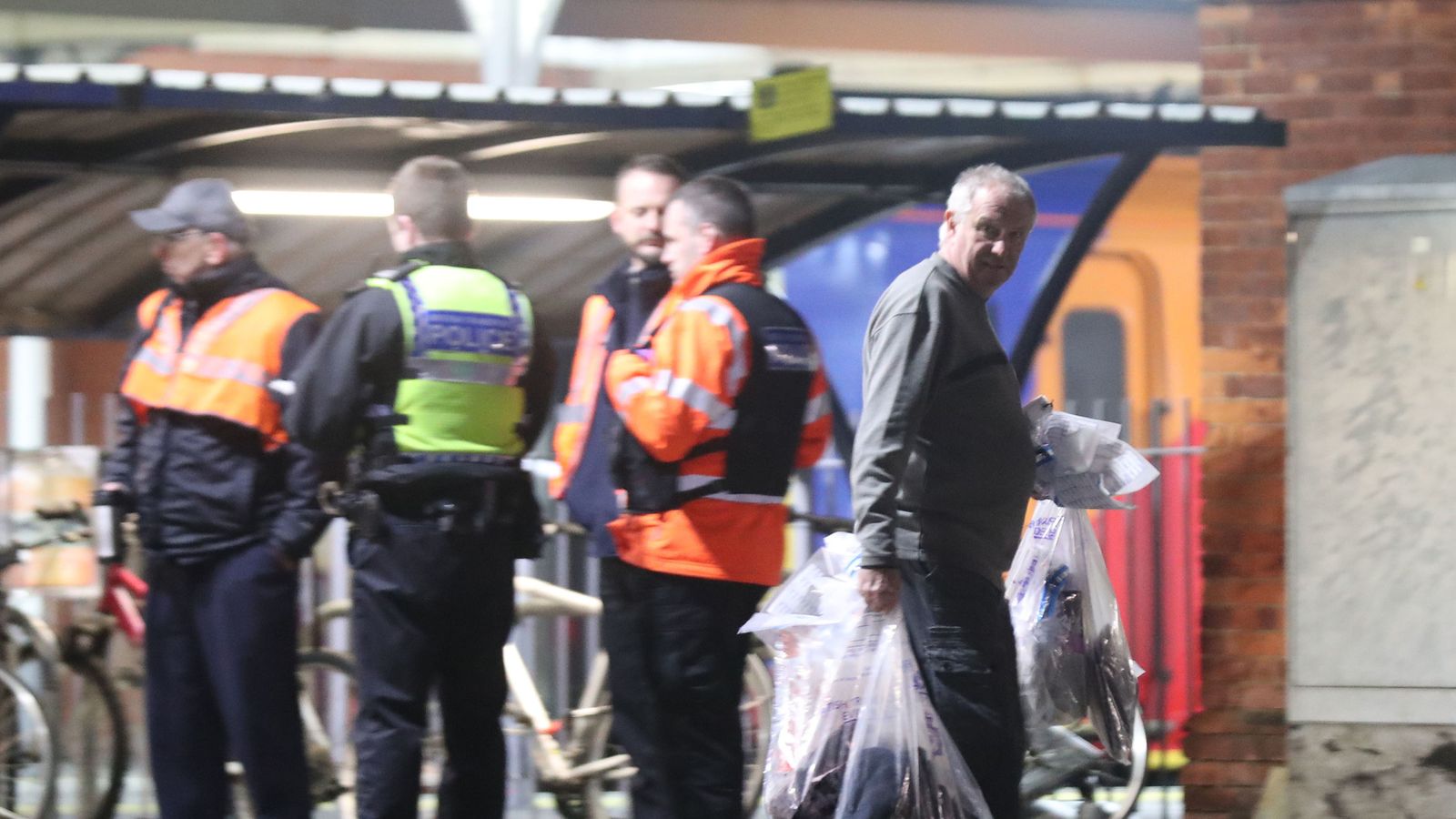 Lee Pomeroy murder: Police given extra time to question Surrey train ...