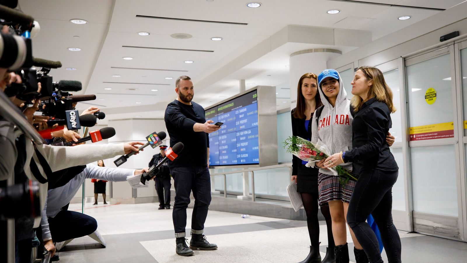 Saudi teen Rahaf Mohammed Alqunun who fled 'abusive' family arrives in Canada | World News | Sky ...