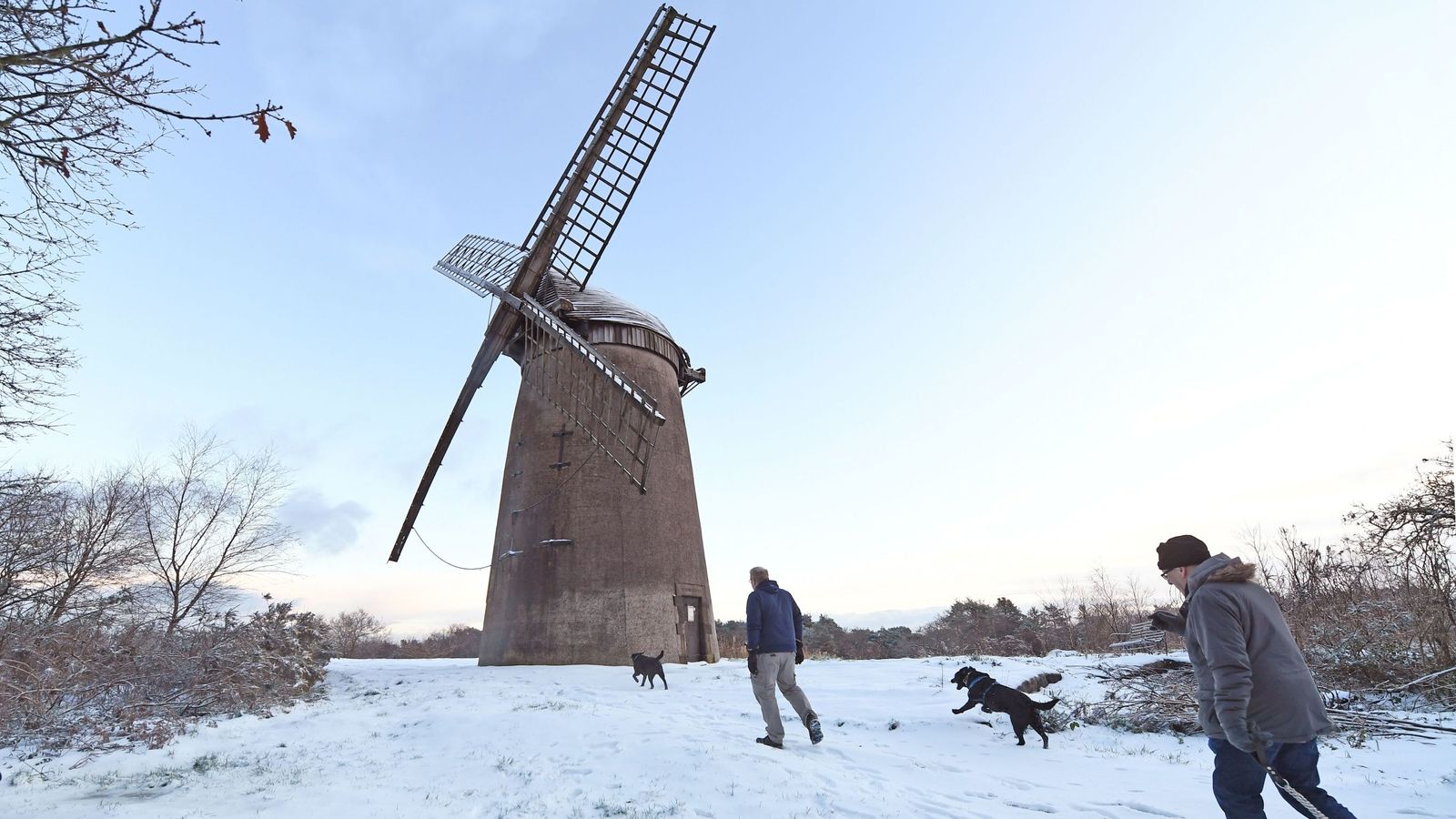 UK weather: Around 100 motorists stranded on the A30 as snow blankets ...
