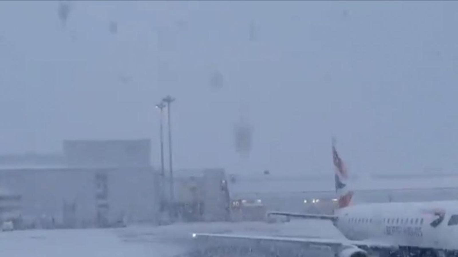 Blankets of snow delay flights at Glasgow Airport | UK News | Sky News