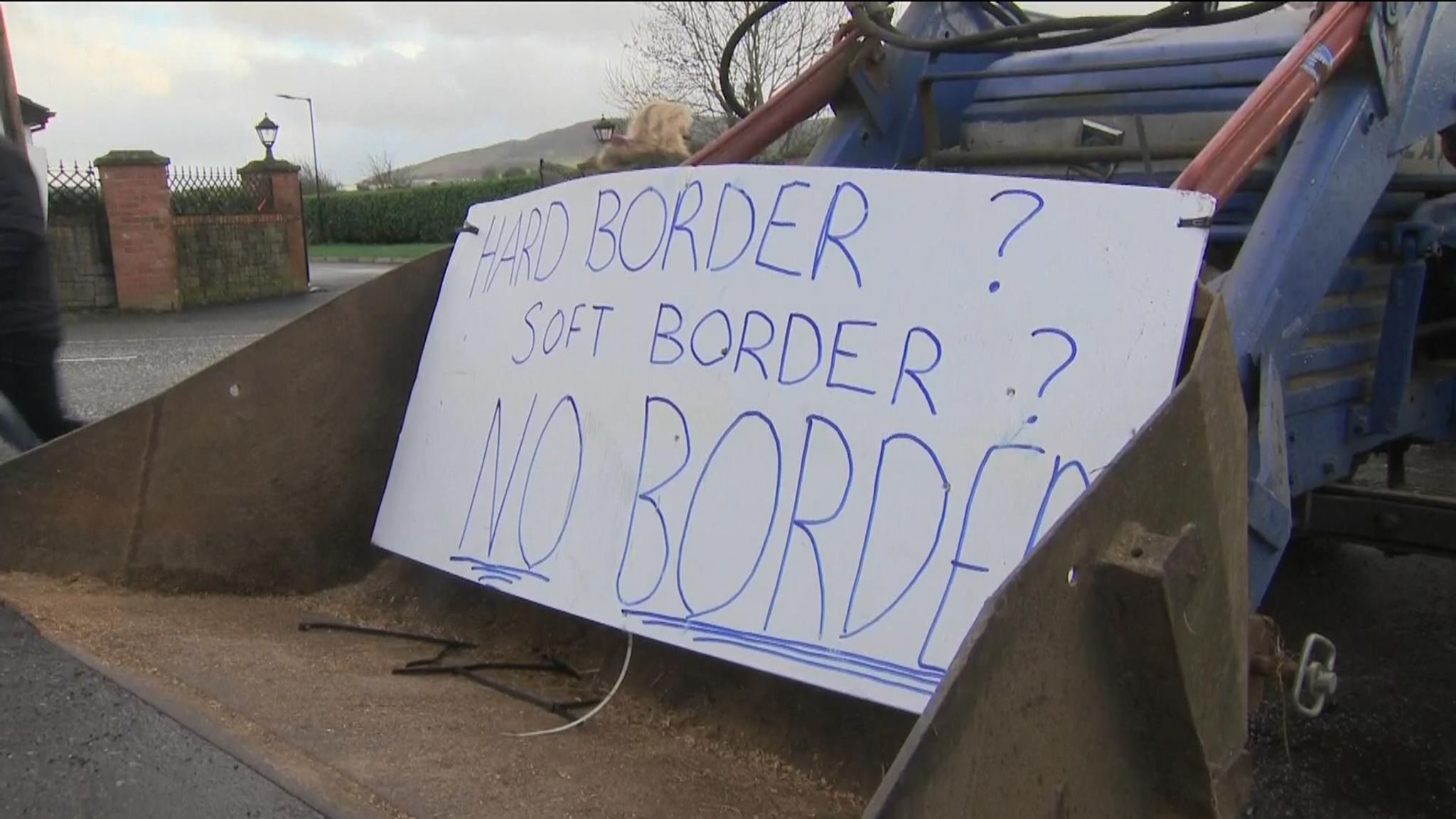 Sinn Fein calls for Irish unity vote as protesters build mock border ...