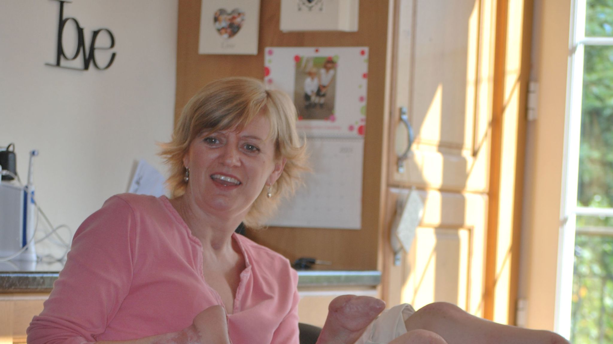 Quadruple amputee Corinne Hutton given double hand transplant | UK News ...