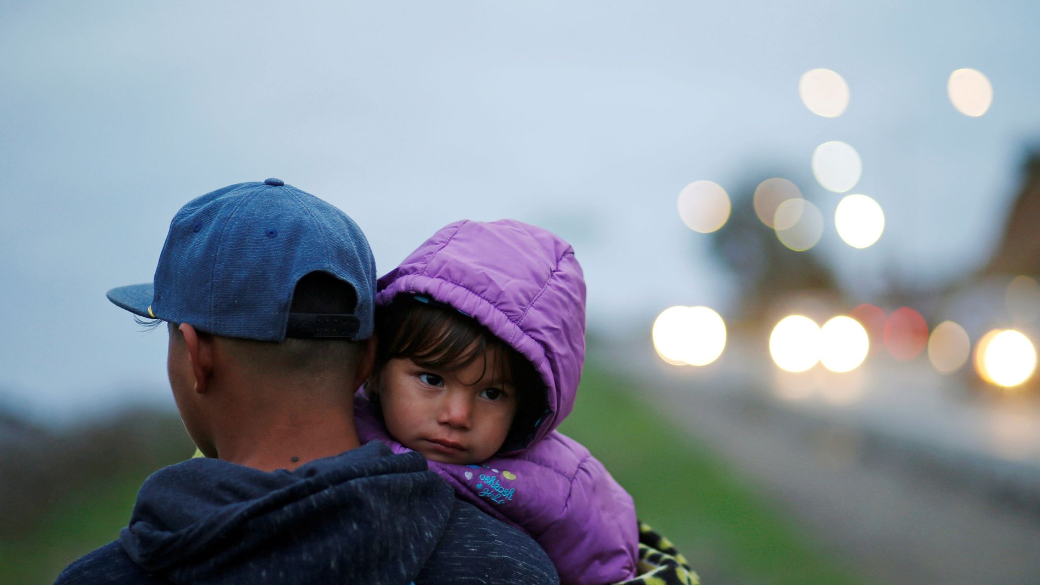 Hundreds of Honduran migrants cross Guatemala border as caravan heads ...