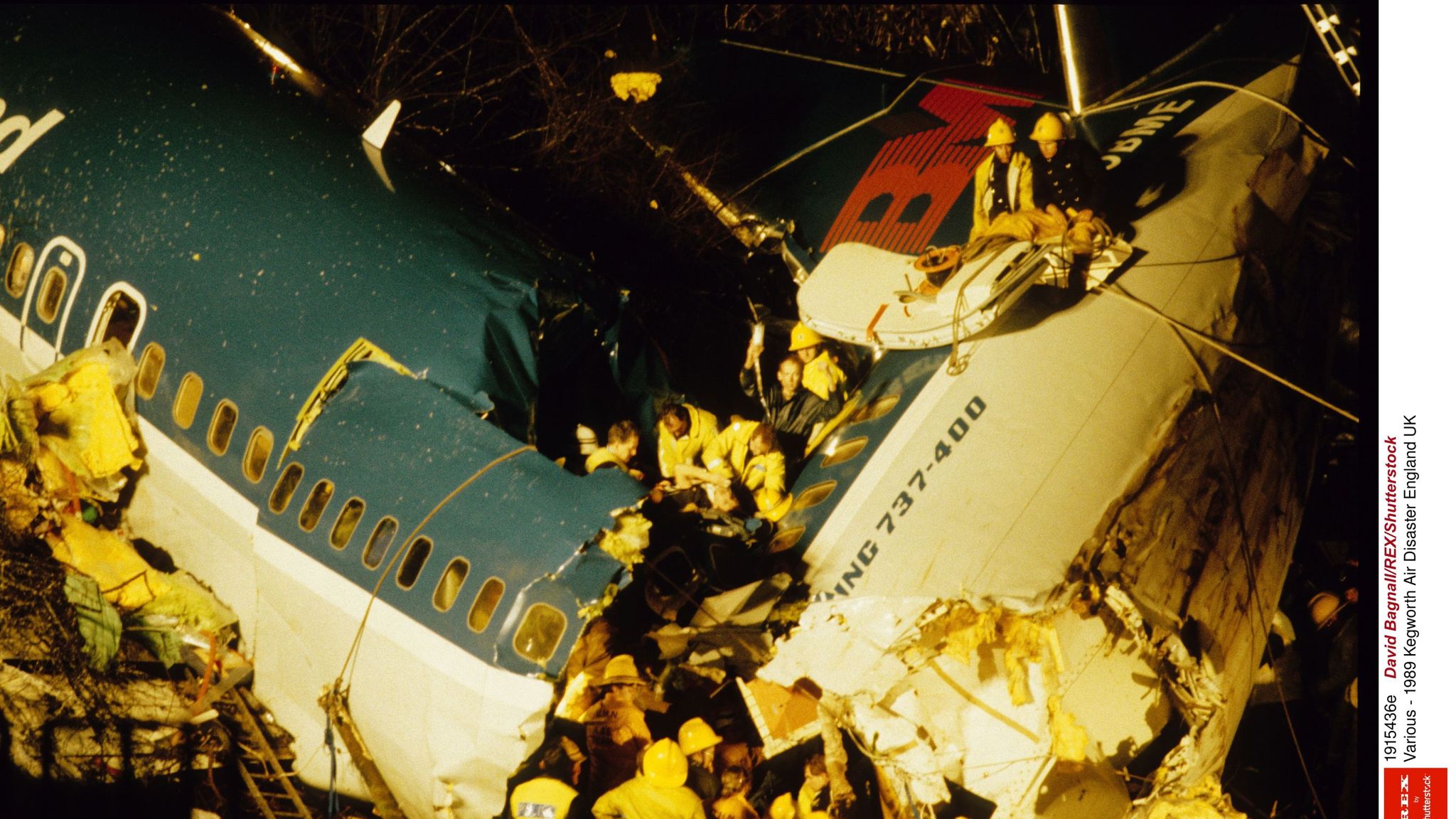 Kegworth air disaster: Survivor meets rescuer for first time after 30 ...