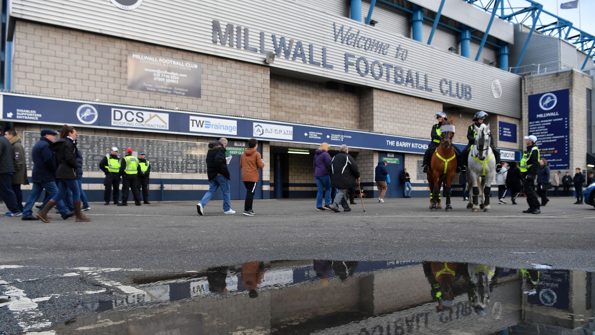 FA Cup: Police condemn 'abhorrent' violence at Millwall v Everton match ...